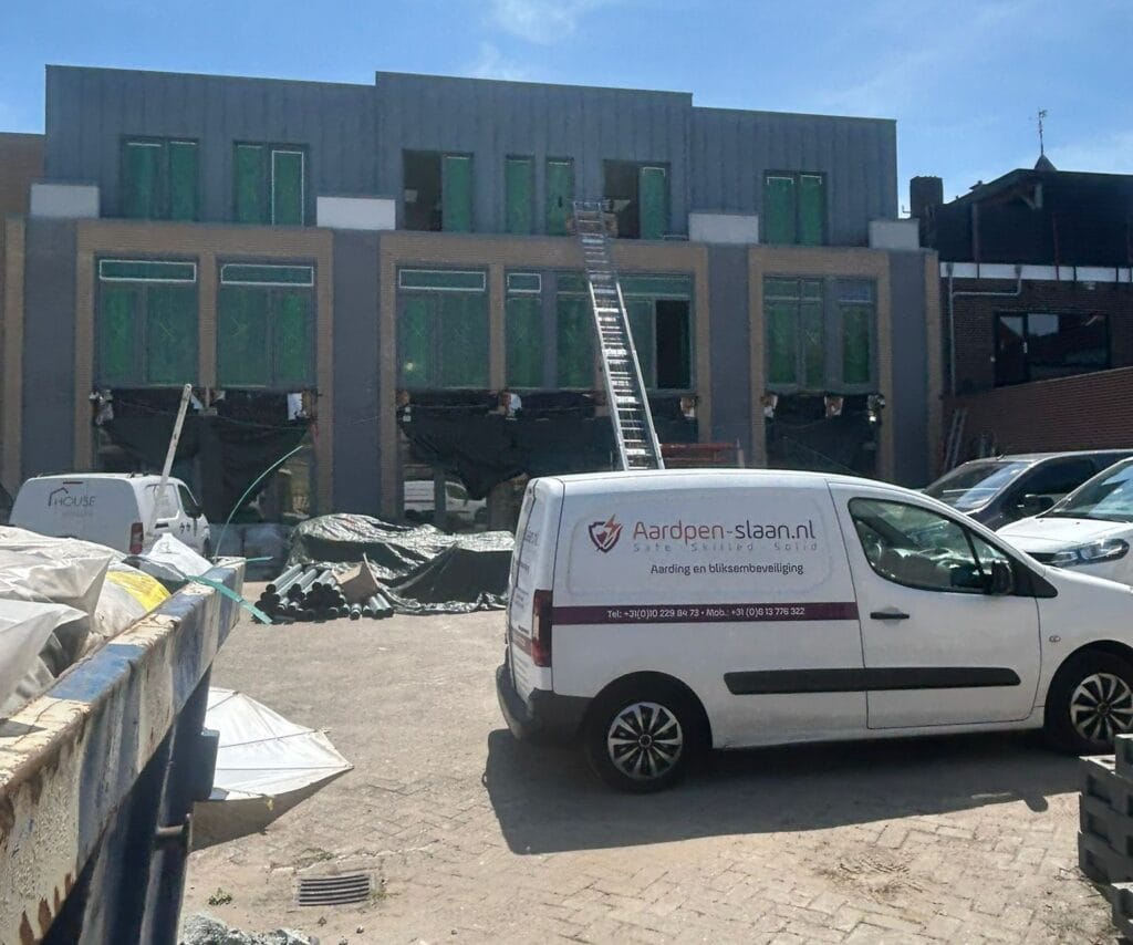 Aardpen Slaan - Veilige aardingen en bliksembeveiliging