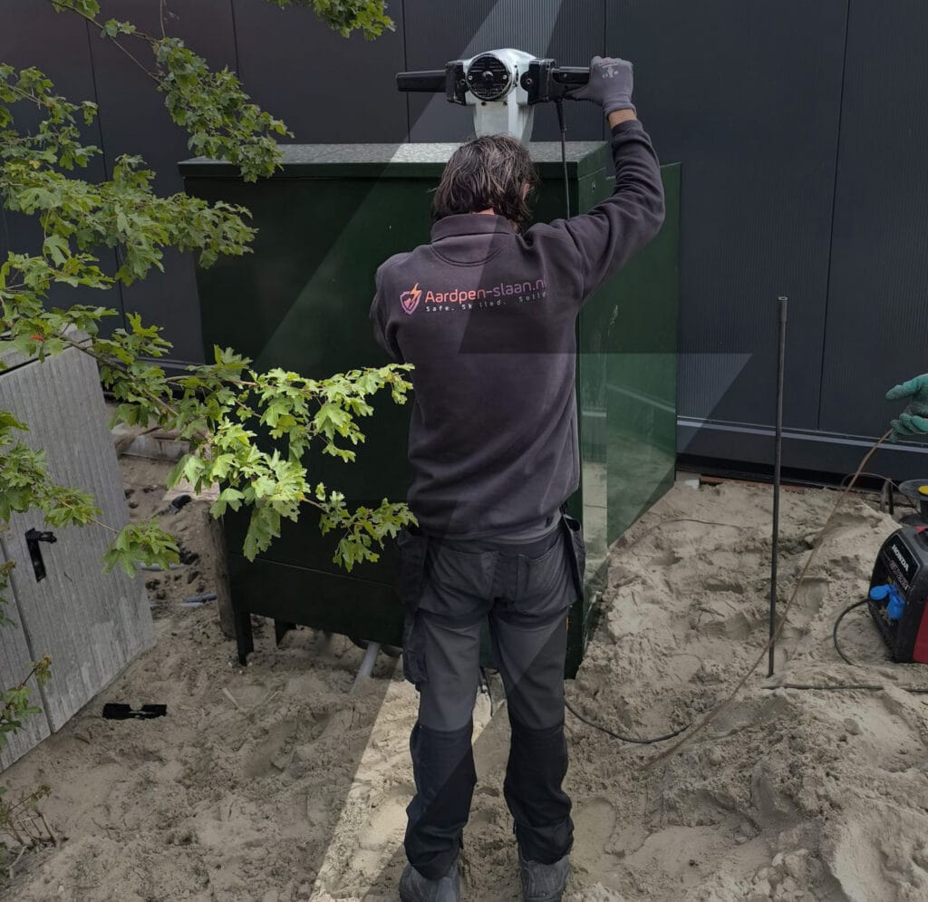 Aardpen Slaan - Veilige aardingen en bliksembeveiliging